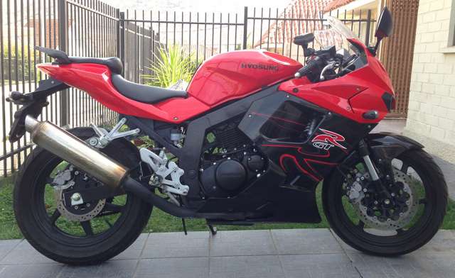 Vendo moto hyosung gt250ri roja 2012 en Santiago - Motos | 482523